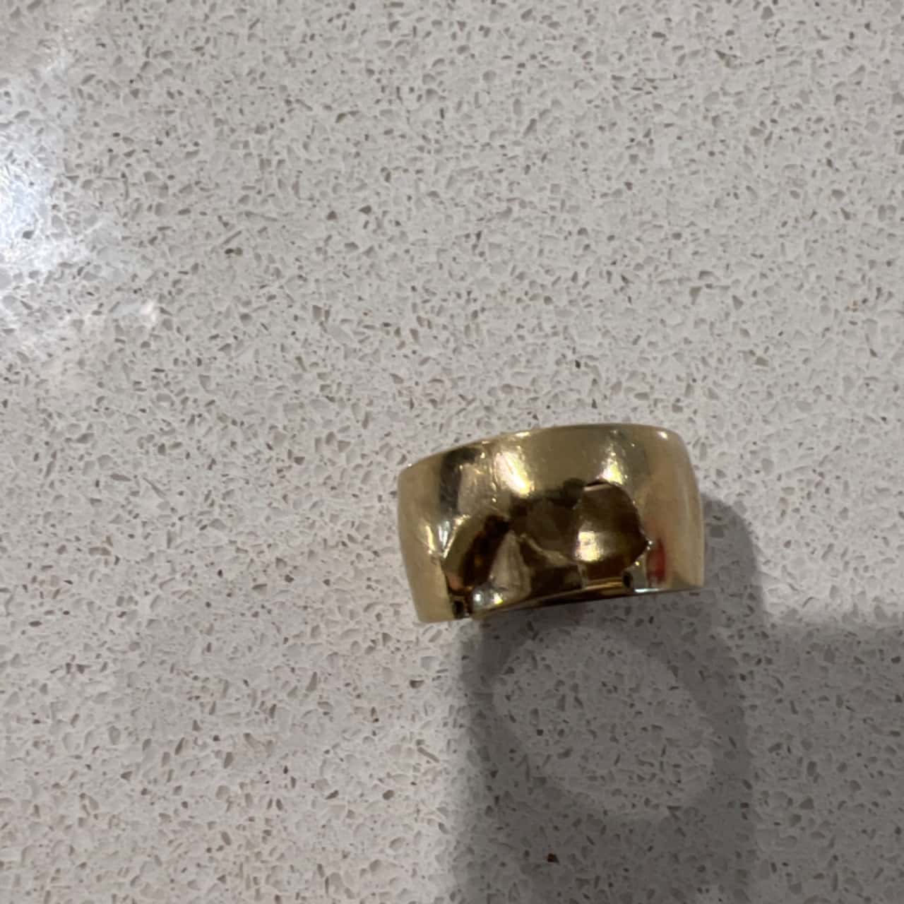 1cm wide 375 gold stamped Ring “damaged”(s) - Used Fair | Salvos Stores