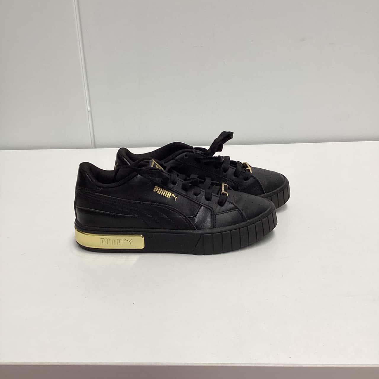 Puma Womens Size 36 Black / Gold
