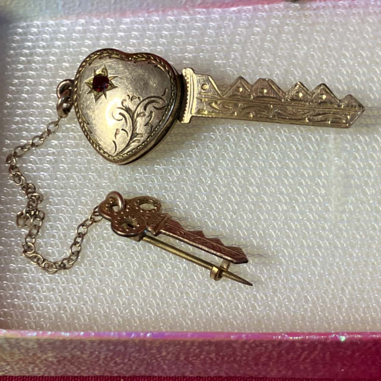Women's Brooch Vintage 10K Gold Key and heart Locket (s)
