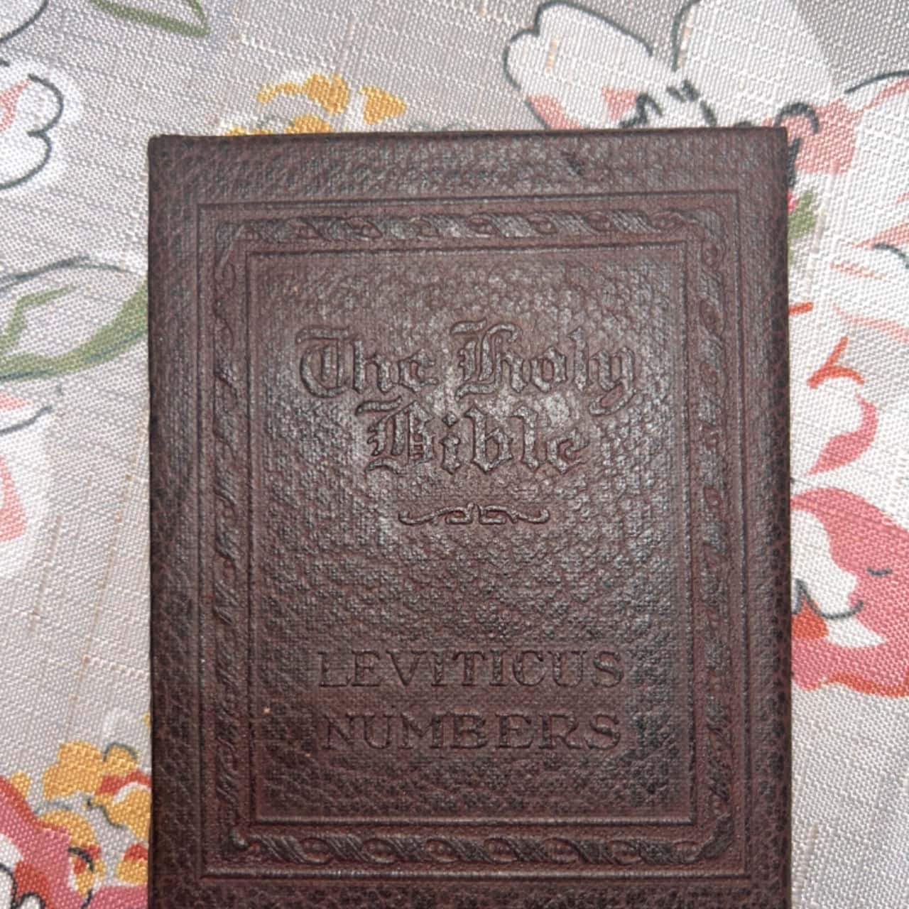 The Holy Bible Leviticus Numbers little leather bibles 4(b25)(s) - Used ...