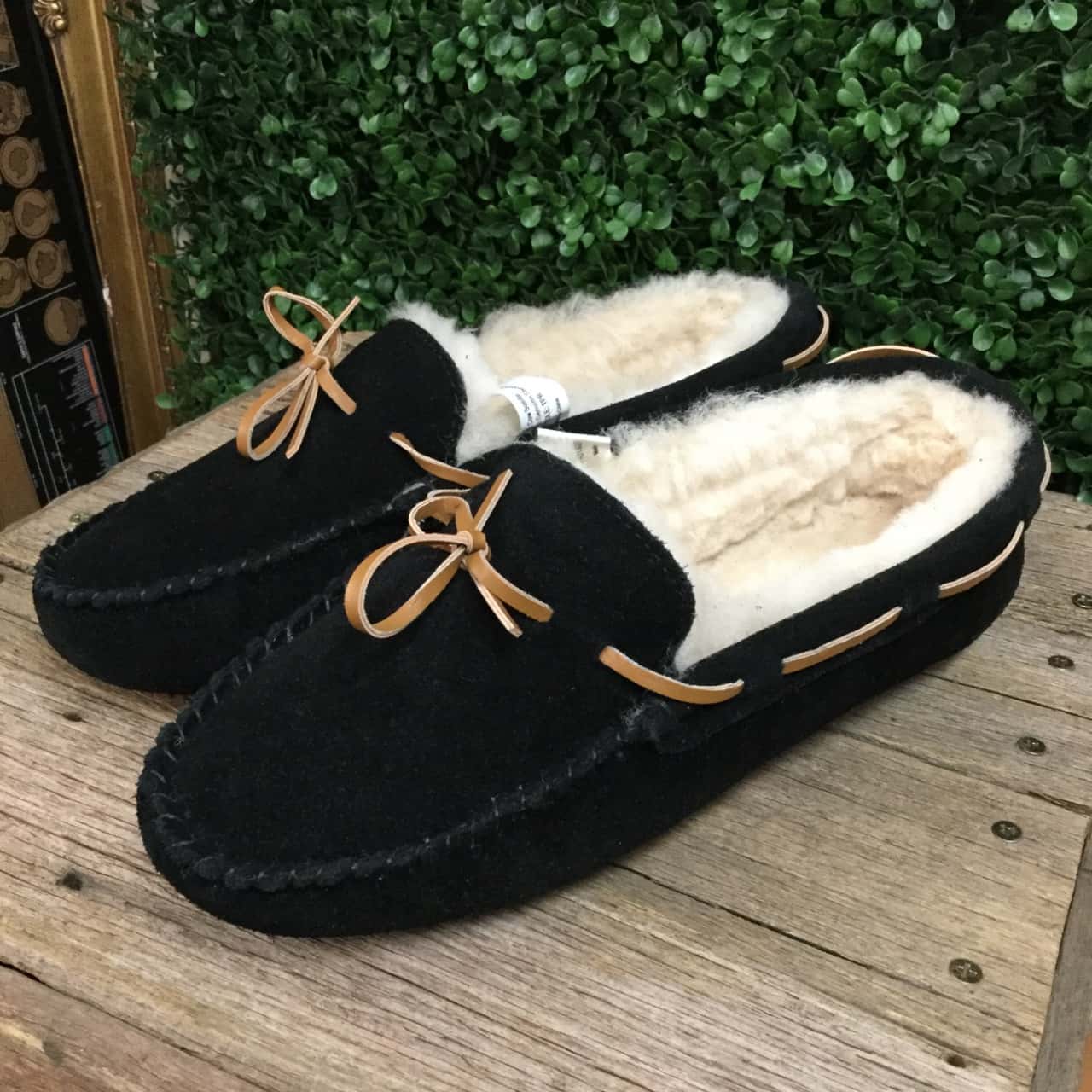 Outback UGG Moccasins Tirari Premium Sheepskin (size UK 10M 9.5W)