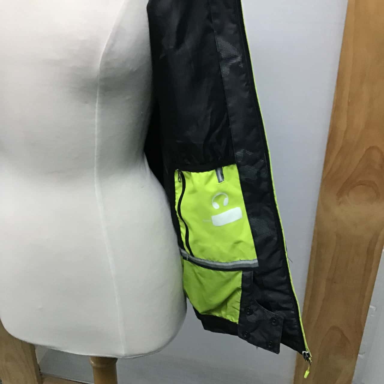 Crane Mens Black and grey active ware with hood Jacket (14). (s)