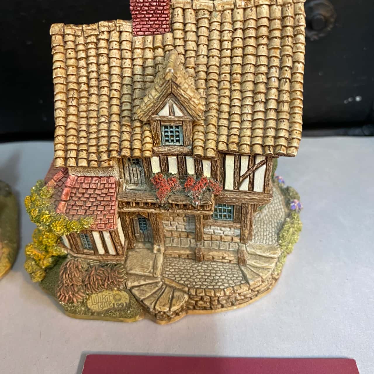 2xLilliput Cottage Collections Cottages (s)