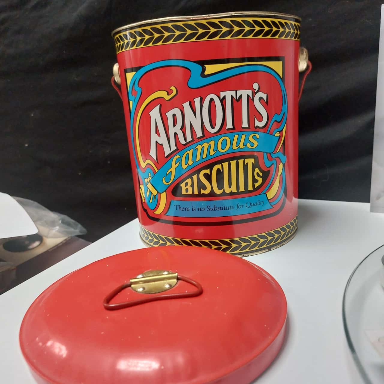 Arnott's famous biscuits tin(s)