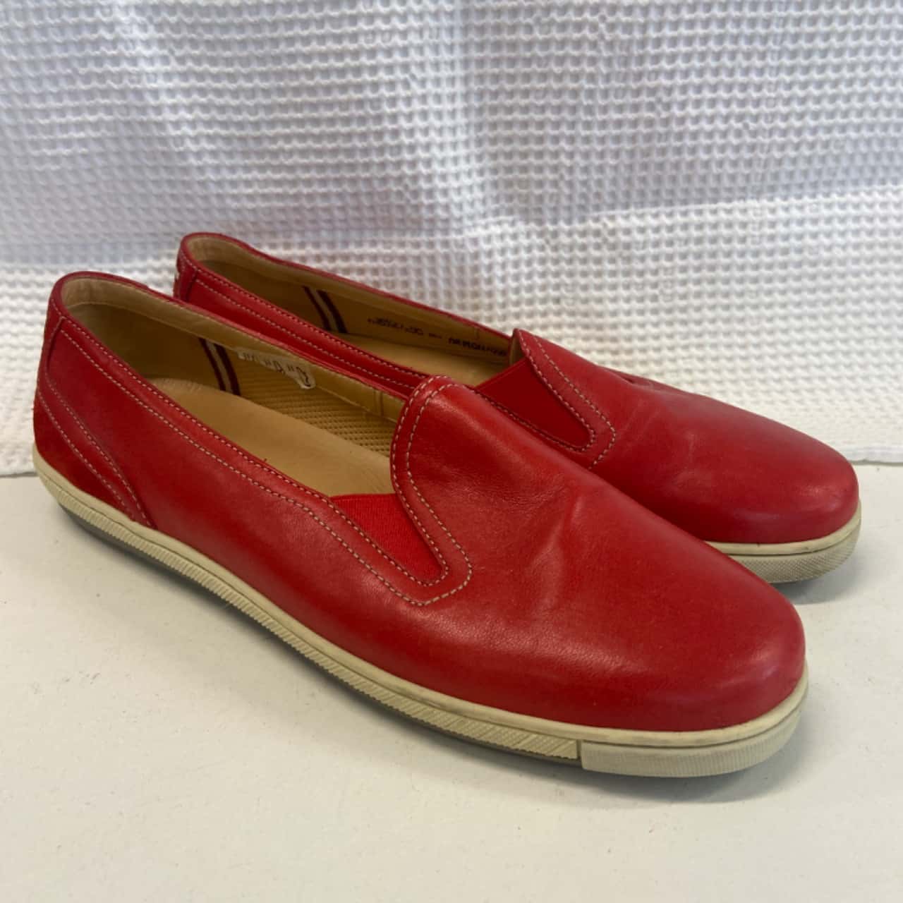 Bally red leather loafer Size 39.5(s)