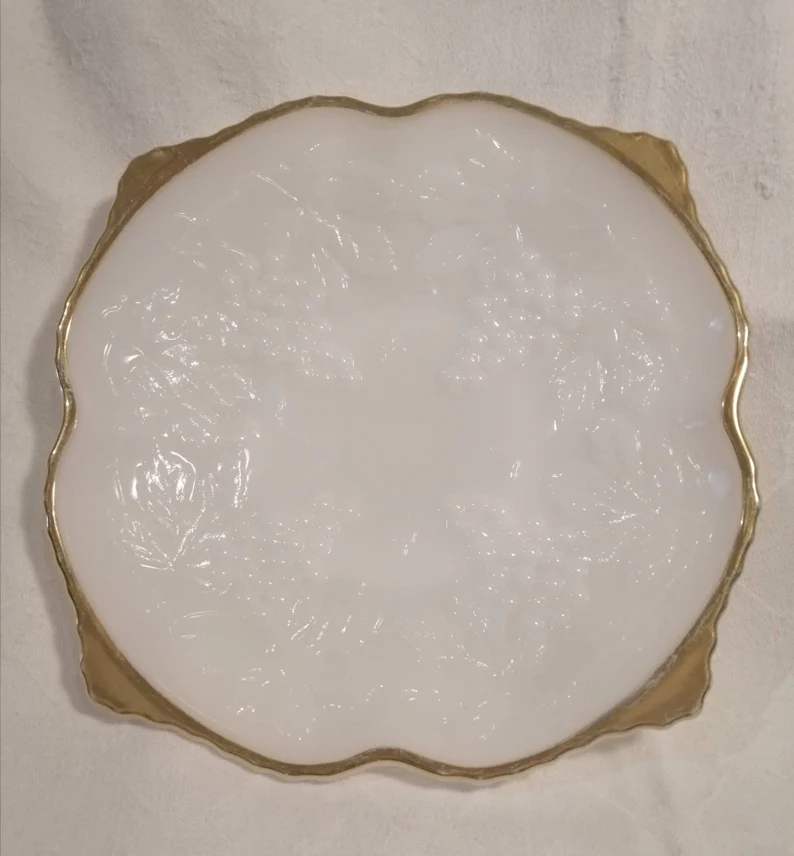 Anchor Hocking Vintage 1960s Fire King Scalloped White Milk Glass Fruit ...