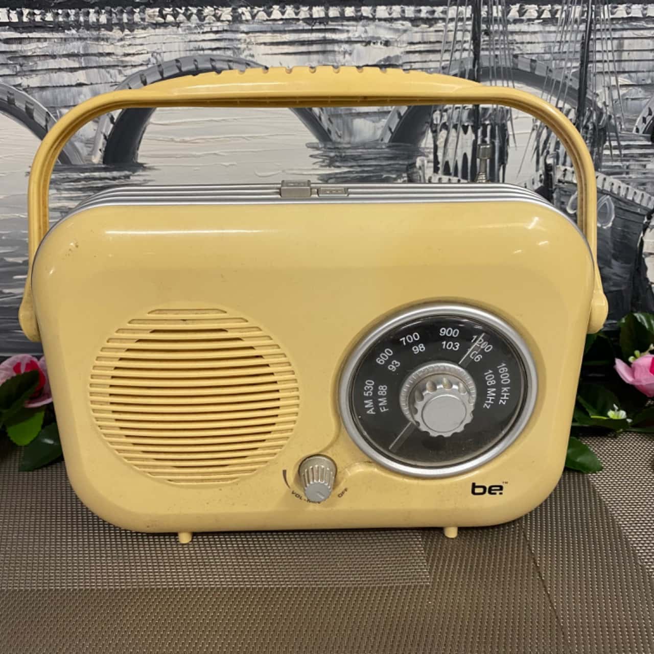 Retro look AM/FM Radio(s) - Used Good | Salvos Stores