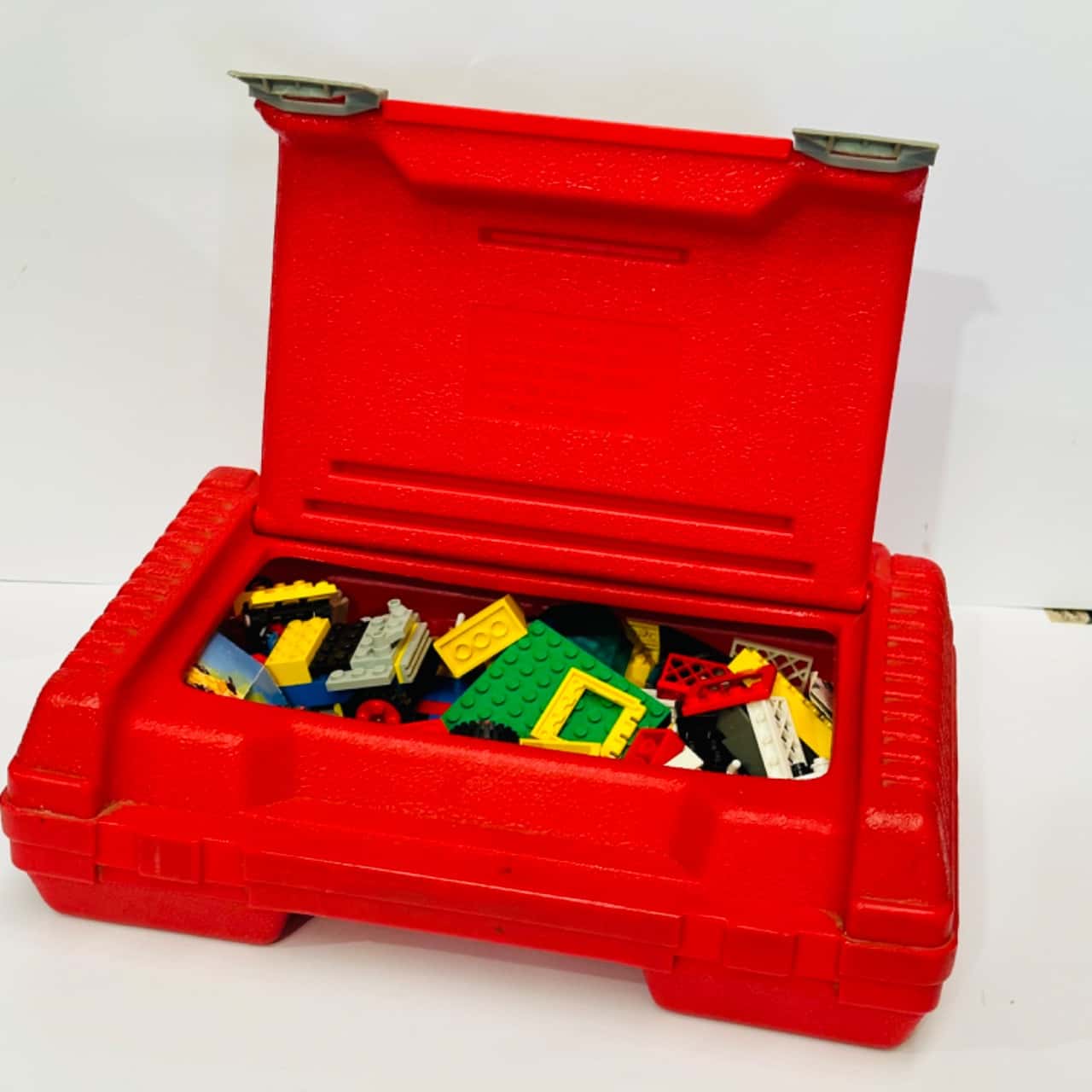 VINTAGE LEGO Carry Case and Assorted Bricks 1984 (s)