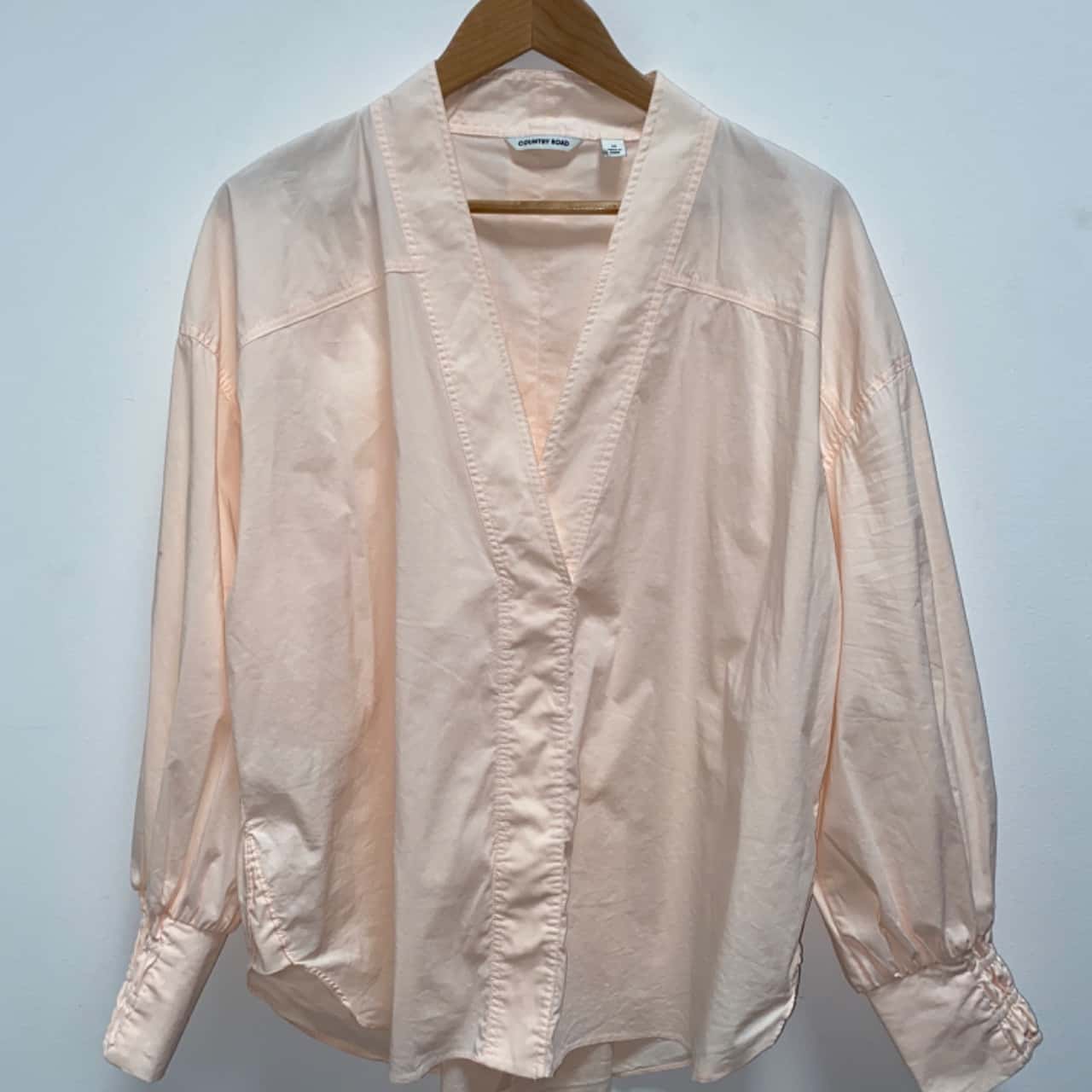 Country Road Womens V-neck Shirt(s)