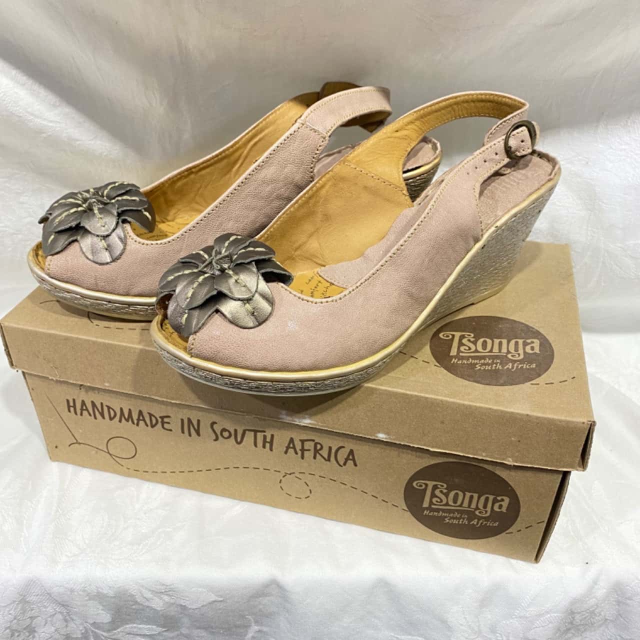 Tsonga Inkuzi Women’s shoe Beige / Silver heel all Leather(s)