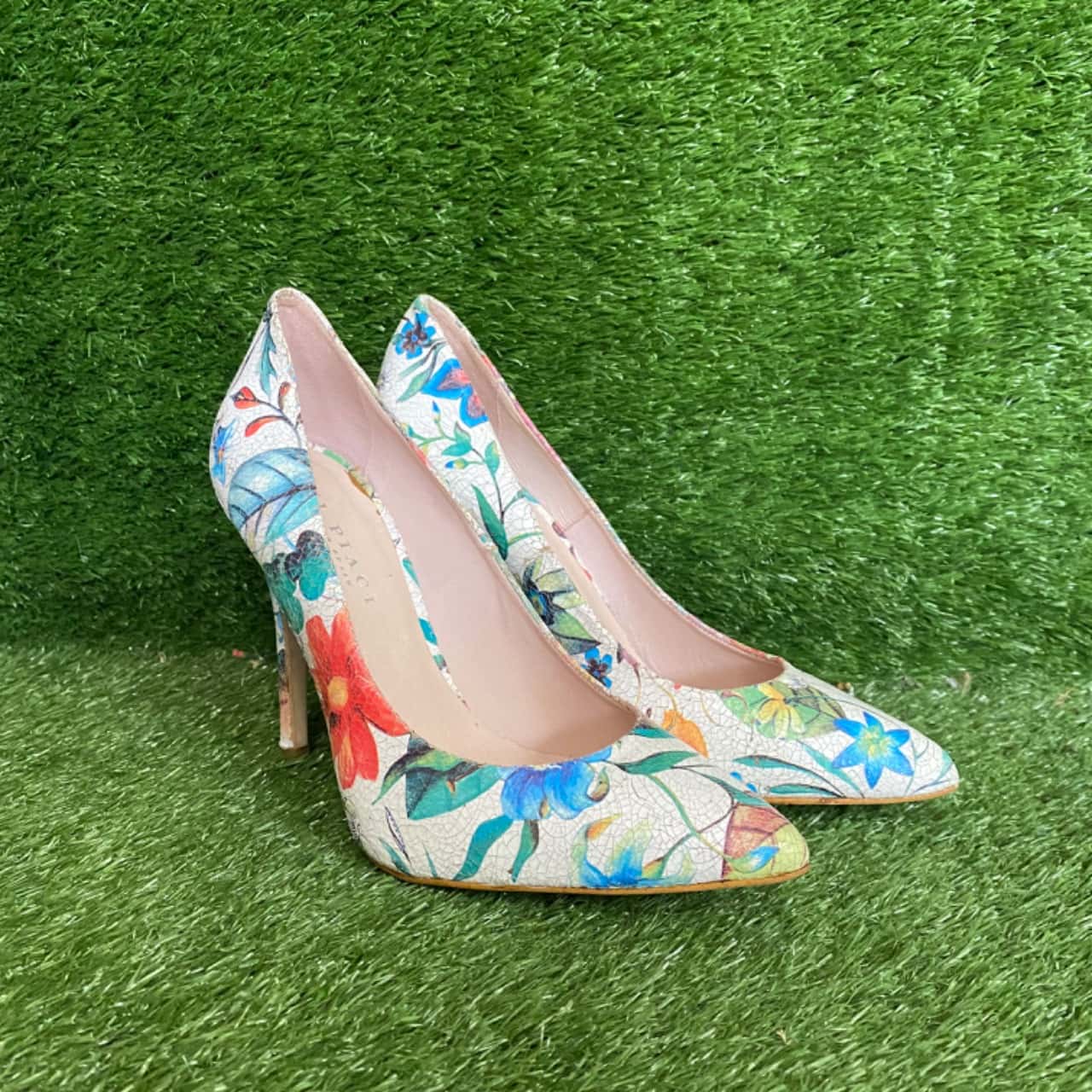 Mi Piaci White Floral Leather Heels Size 36