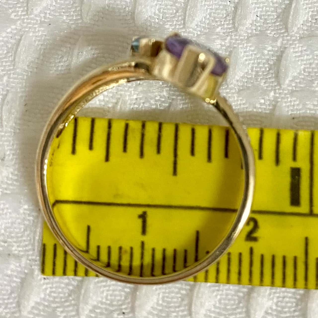 375 Gold Ring with Blue / Green / Purple Glass Stones(s)