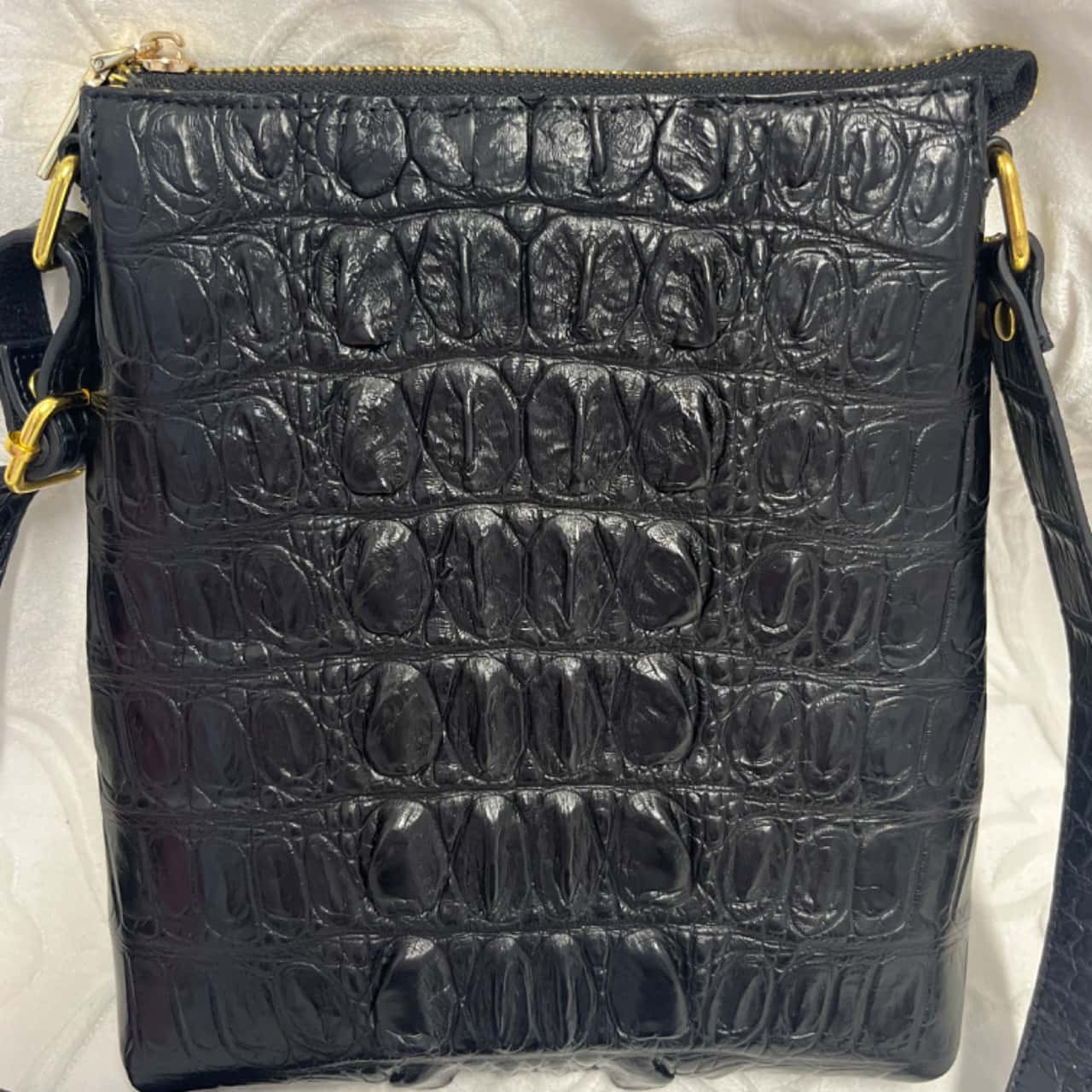BNWOT. Black Crocodile cross body bag. (s)
