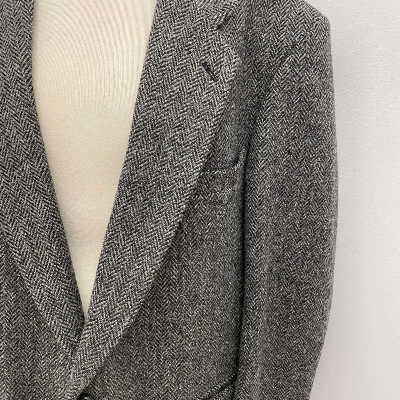 Freedman Macquarie Tweed Jacket. Fits chest 112cm. Waist 99 cm.(s)