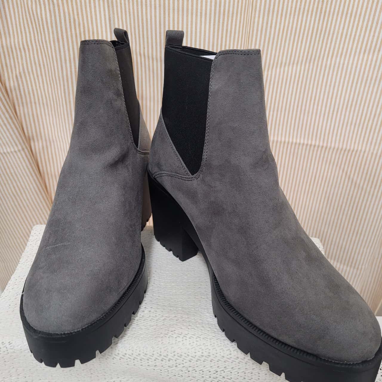 New Look Womens Size 38 / 5 Black / Grey Chunky Heel Boots (s)