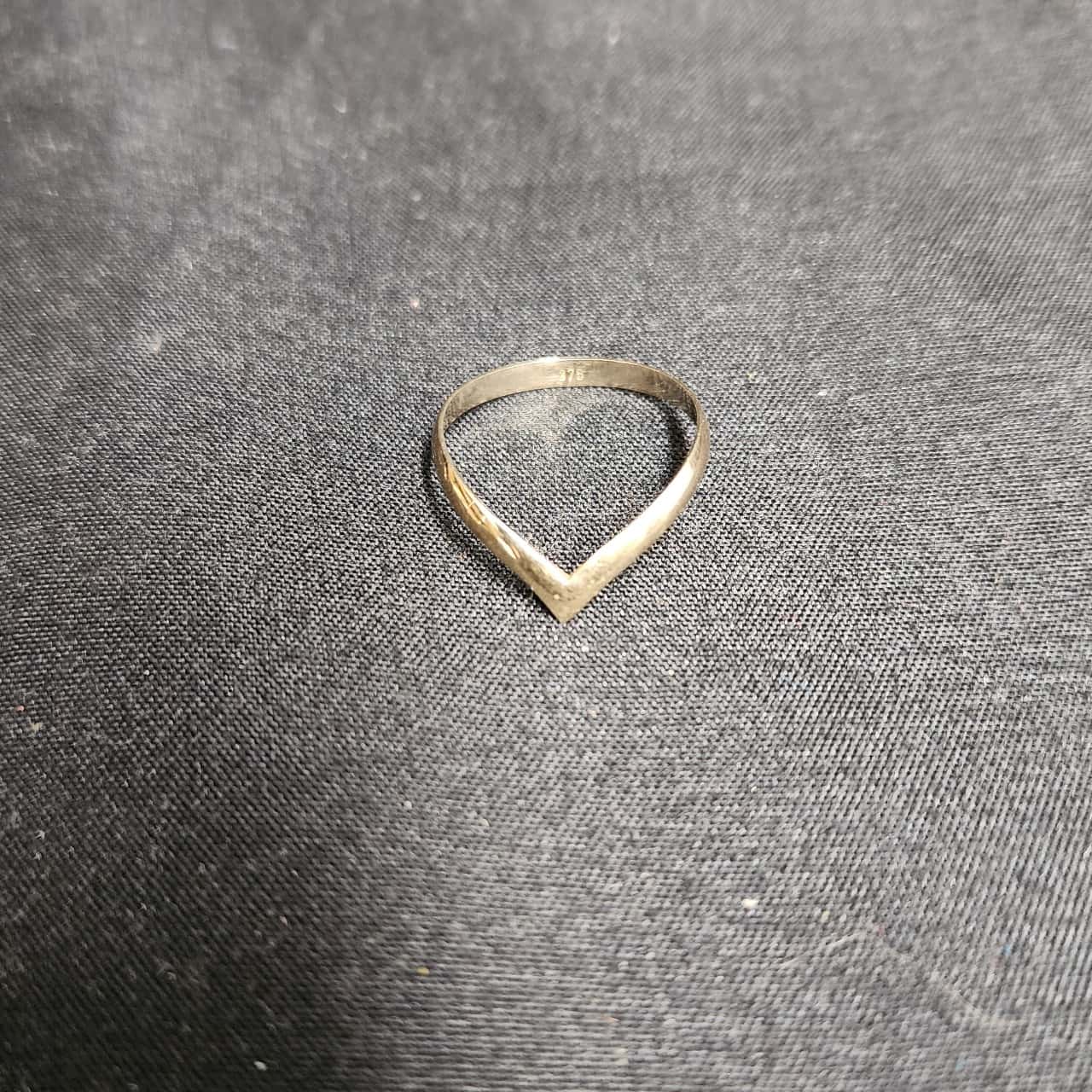 Womens gold Chevron style ring s16(s)