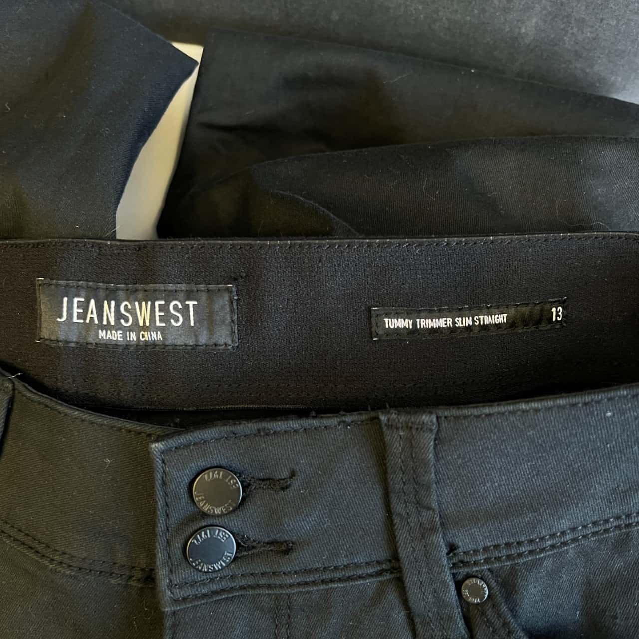 BNWT Jeanswest Womens Size 30.5in Tummy Trimmer Slim Straight Jeans Black