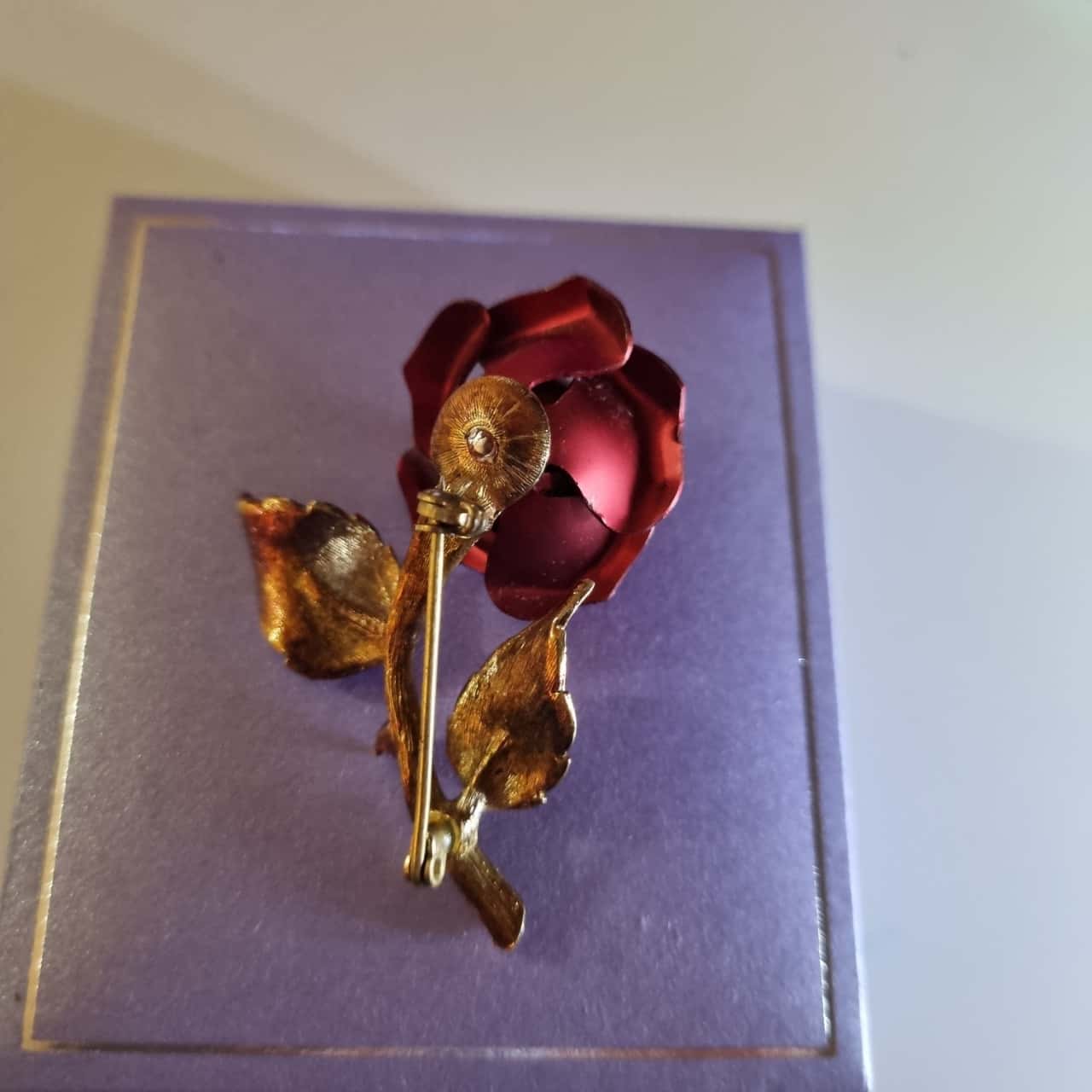 Womens Brooch Gold/Red Rose(s)