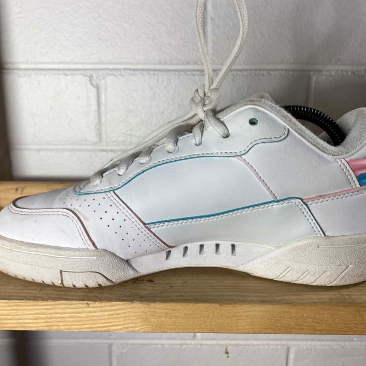 Adidas Womens Love Unites Sneakers Size 6.5 / 7 Blue/Pink/ White (s)