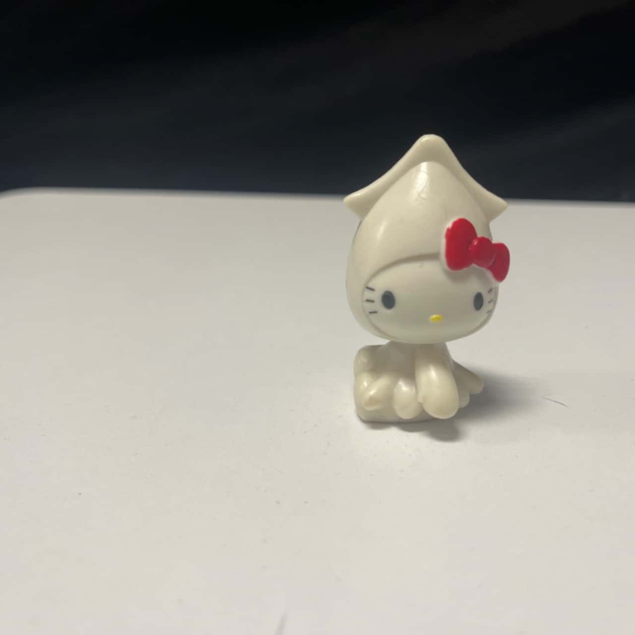 Set of 11 variants of hello kitty figurines