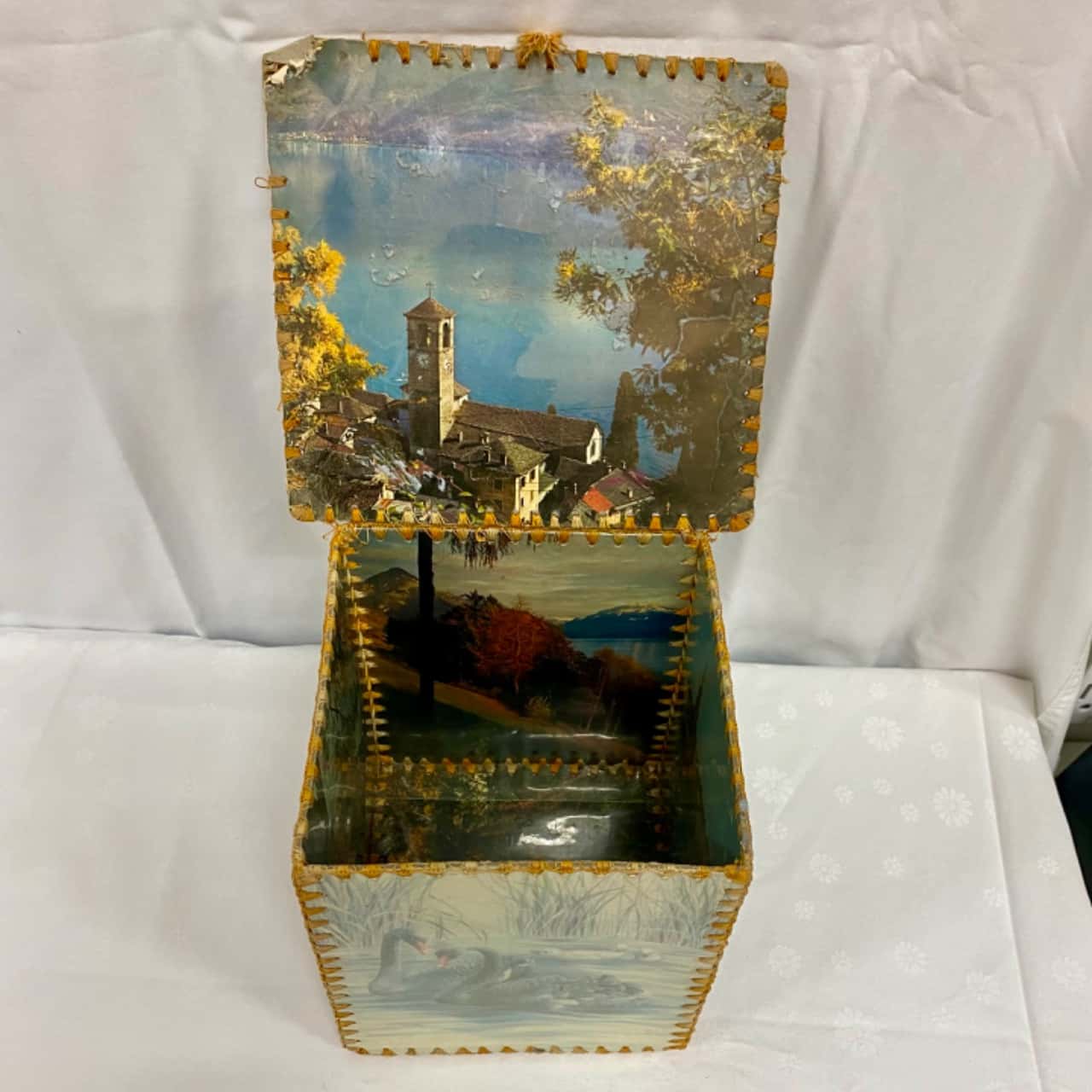 Vintage Card Box Australian Wildlife 21H x 17D x 17W (Lid 19x21)(s)