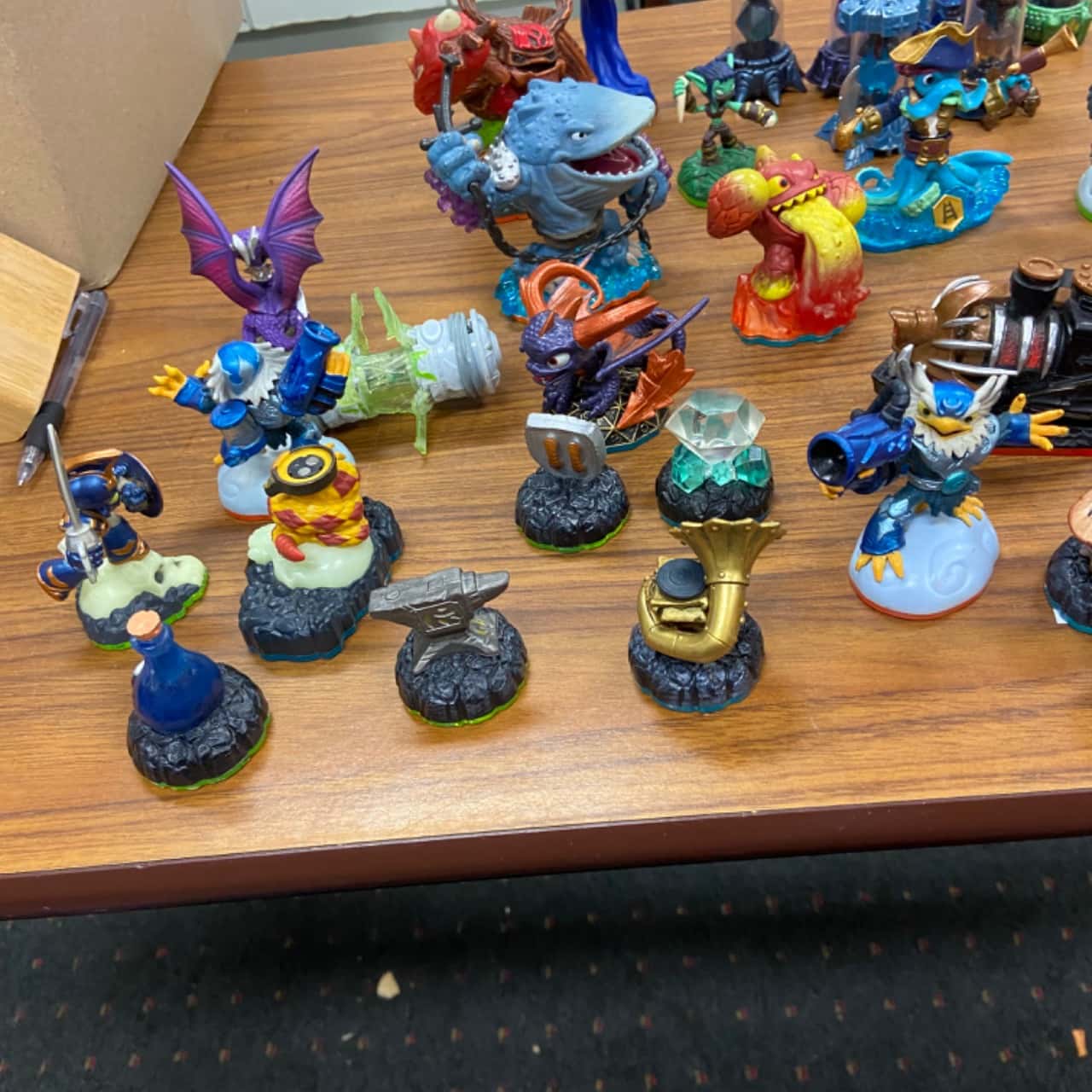 Skylander bulk lot 59 pieces (s)