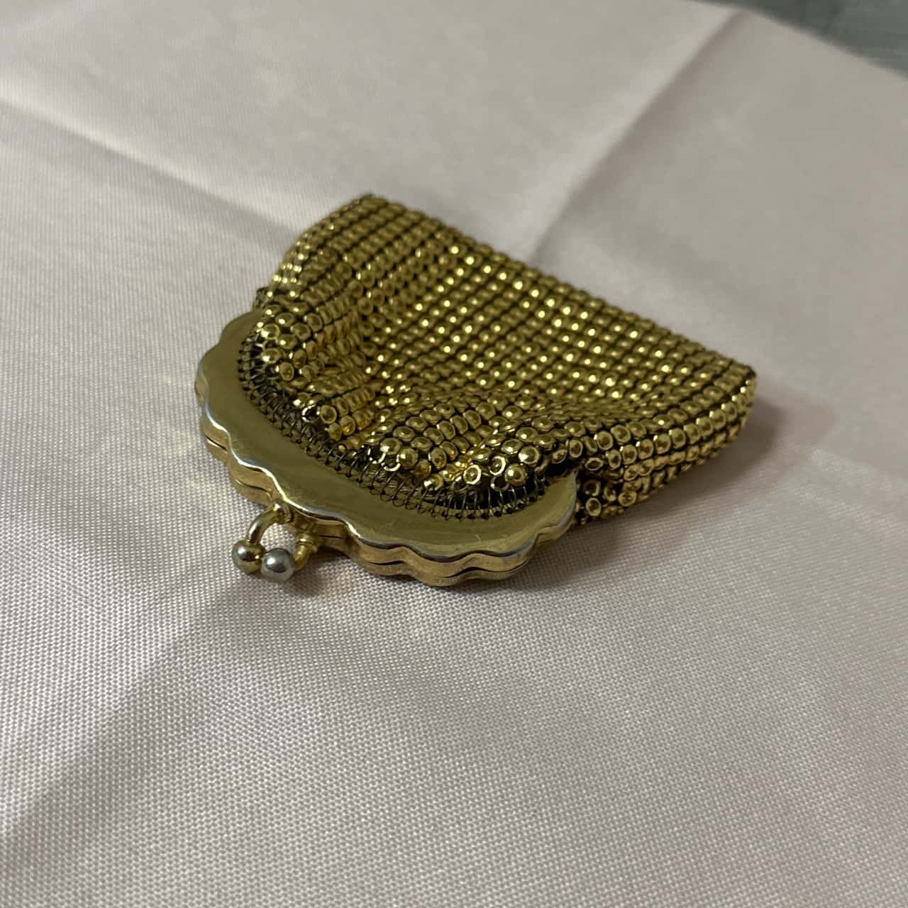 Glow mesh coin purse