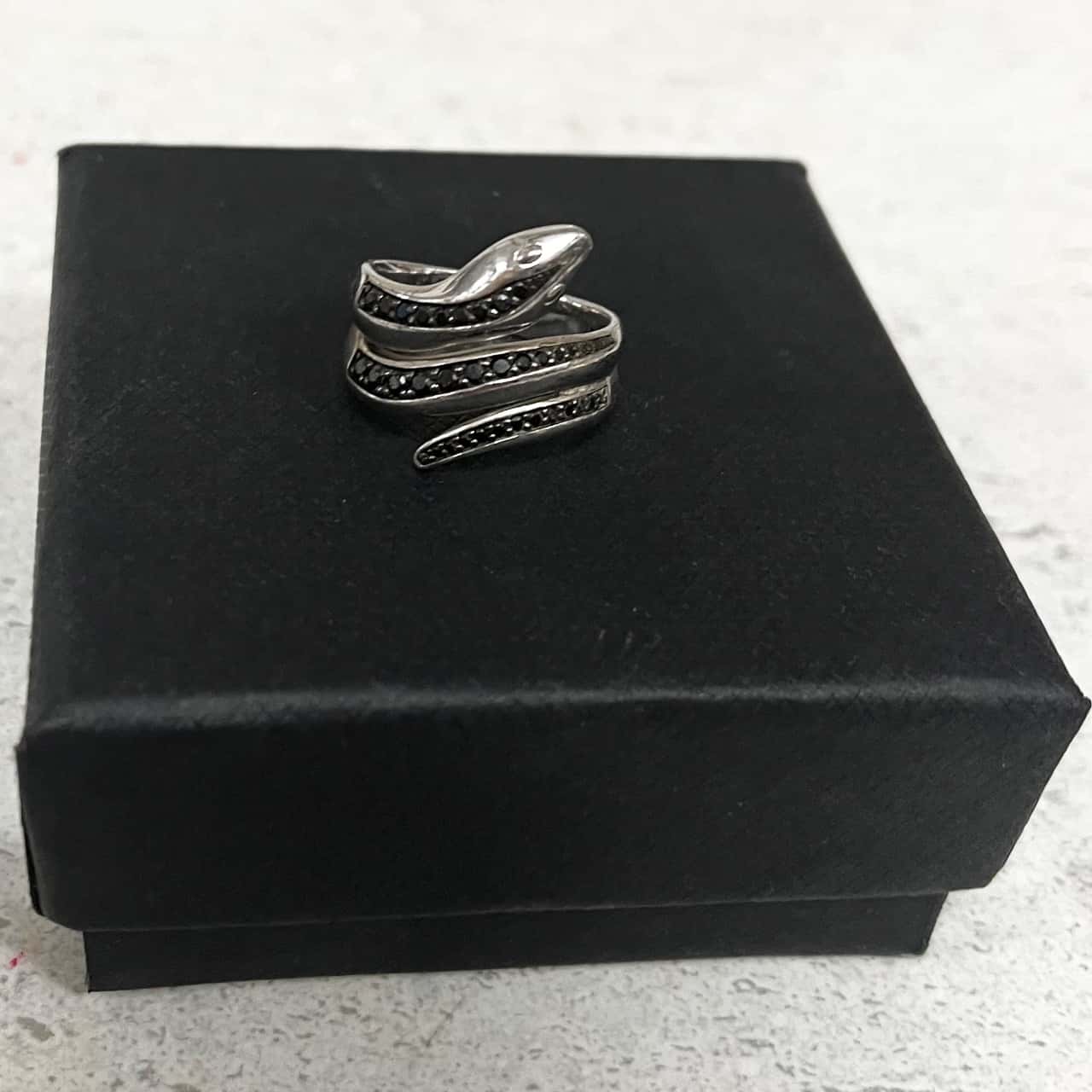 925 Silver snake ring w/ gem stones(s)