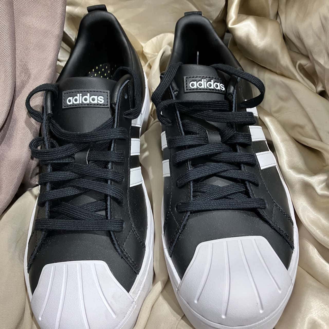 Adidas Mens Size 11 Black / White (s)