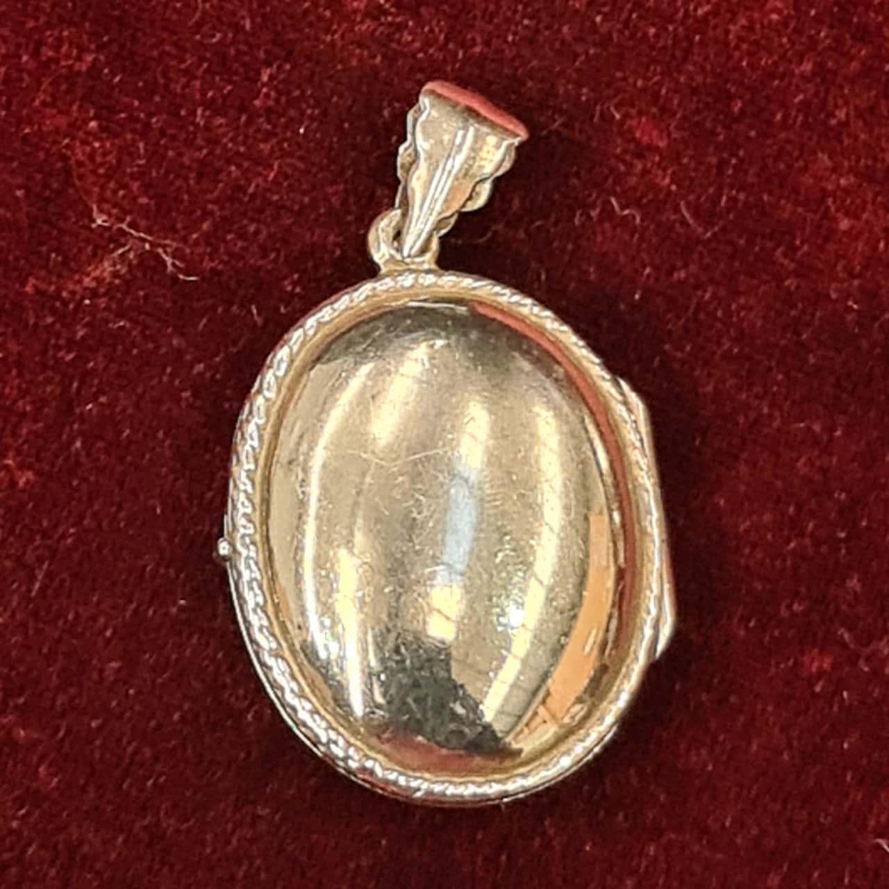 Womens 925 Silver Oval Locket (s)