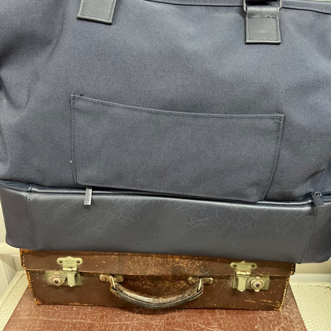 BNWT Beis duffle overnight bag (s)