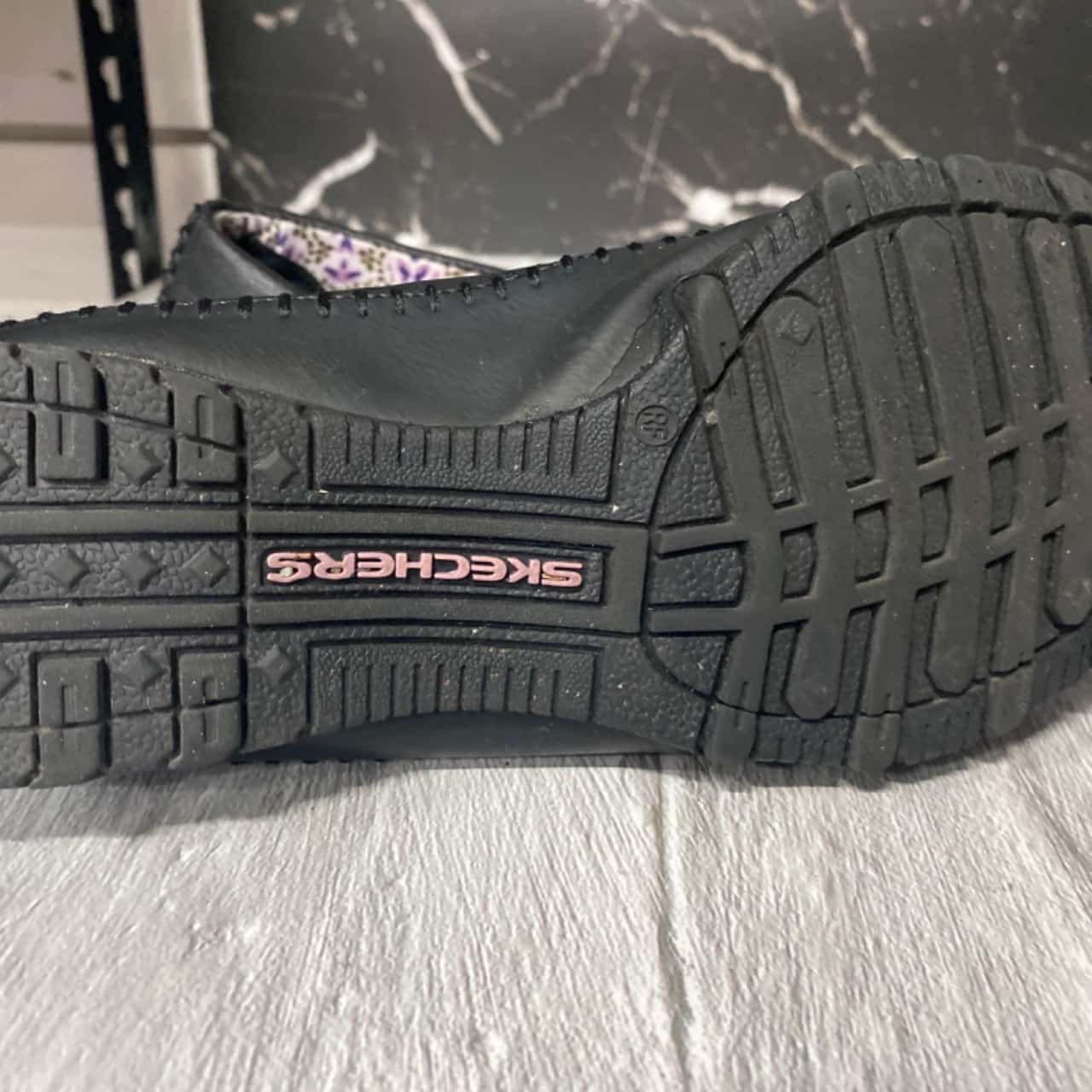 Skechers Womens Size 7.5 Black shoes(s)