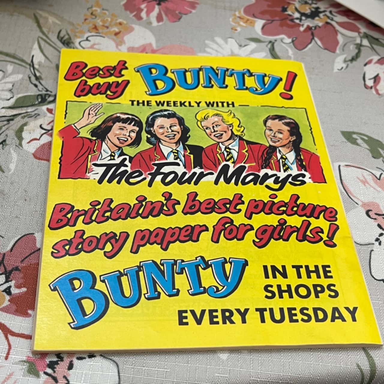 BUNTY - Picture Storybook for Girls ' slaves of the teasets ' Comic No ...