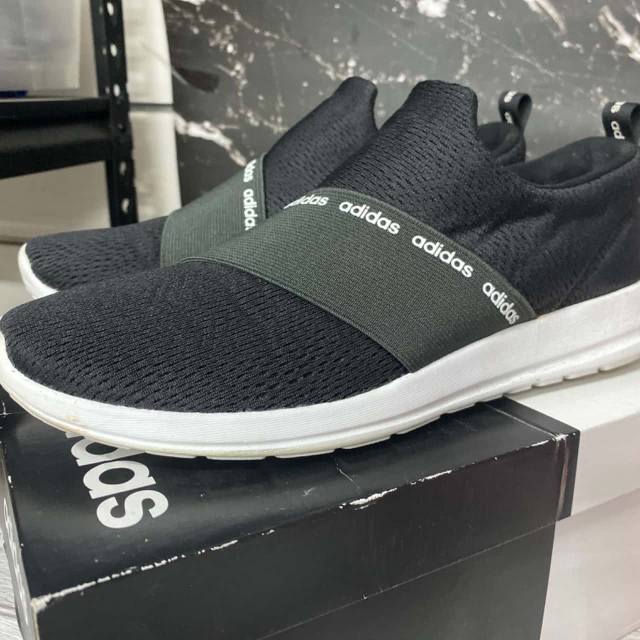 Adidas Size 42 .5 Black / White ortholite float (s)