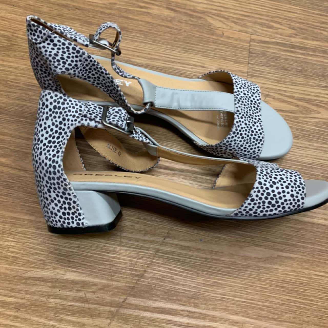 Bresley Women's Sandals Size 42 NEW