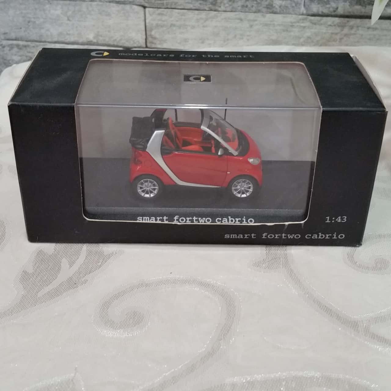 Smart Fortwo Cabrio 1:43 Diecast Toy Car Collection