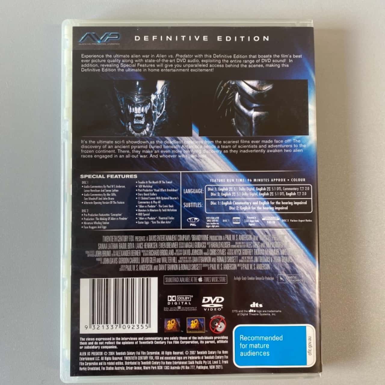 AVP Alien Vs. Predator Definitive Edition DVD