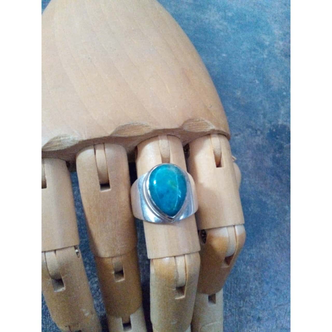 Teardrop Shaped Green Stoned Ring Stamped '925'(s)