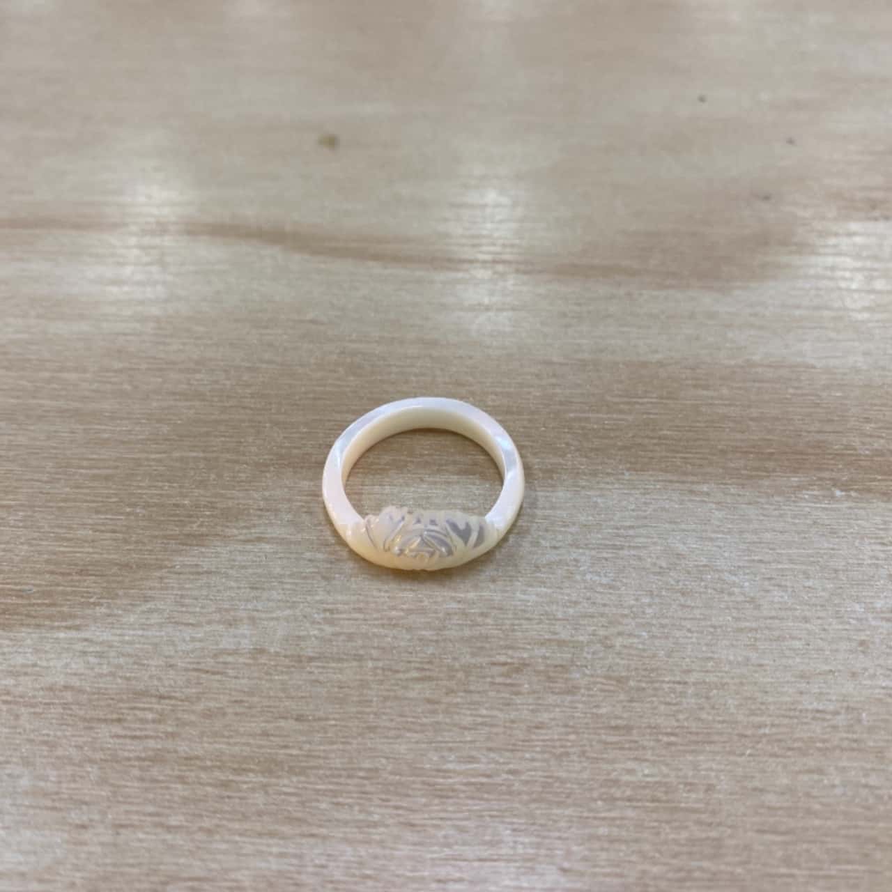 Womens Rings White shell