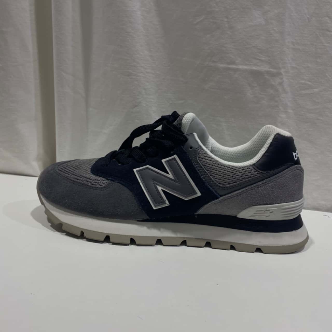 New Balance Mens Size 8.5 Beige / Black / Grey / White (s)