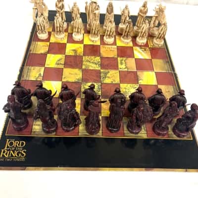 Lord of the Rings The Two Towers Chess Set