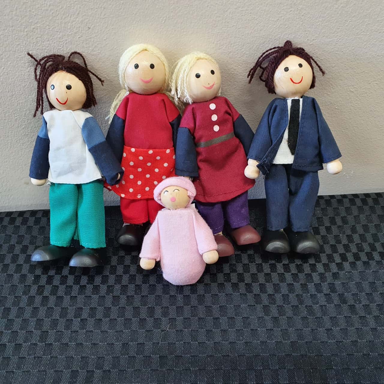 Wooden Doll Family 5 Piece Set(s)