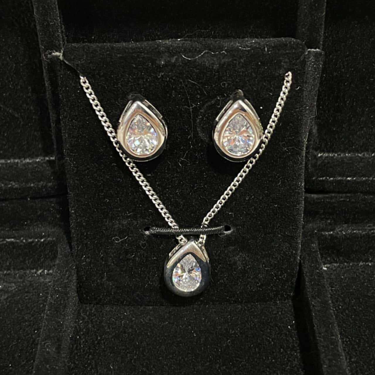 Womens silver necklace and earring set