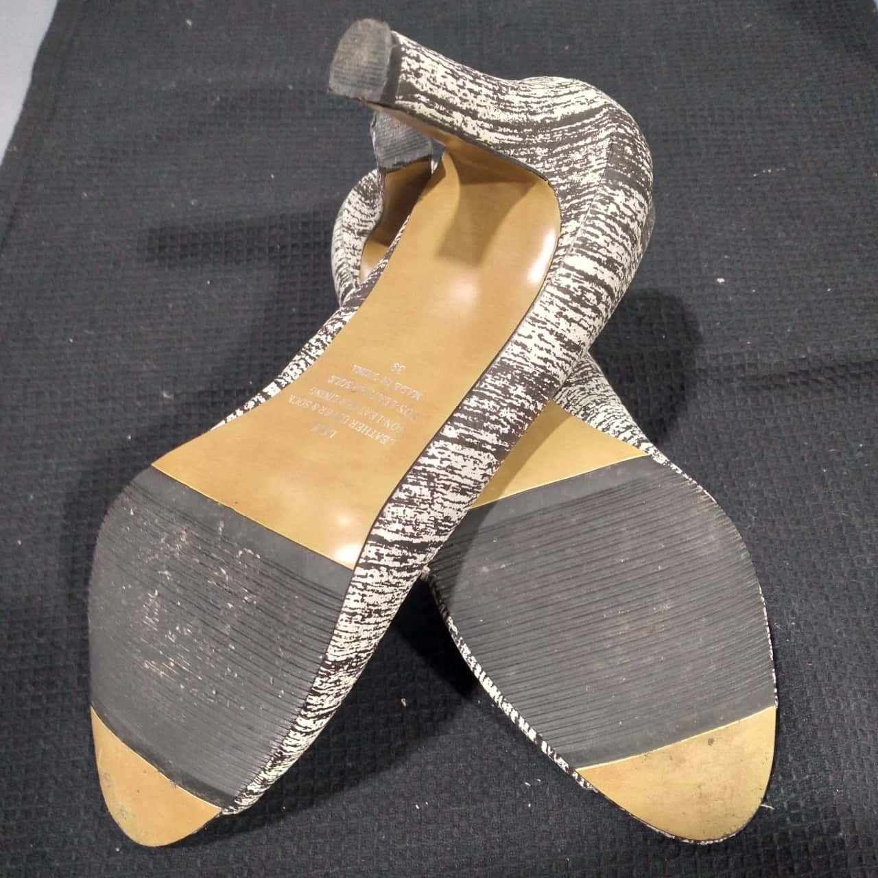 Basque Size 39 Black / White Shoes(s)