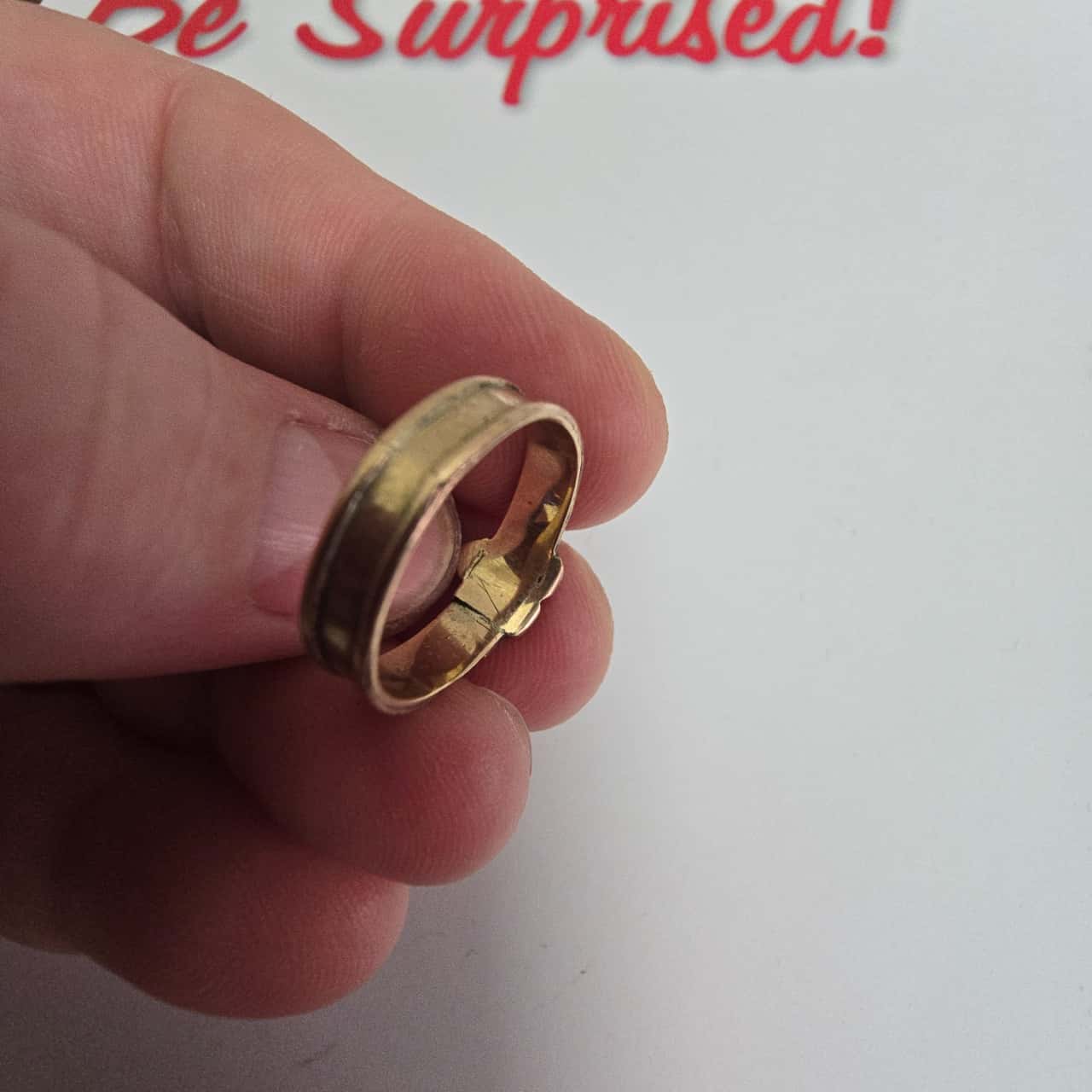 9 CT Yellow Gold Antique Heart Band Ring