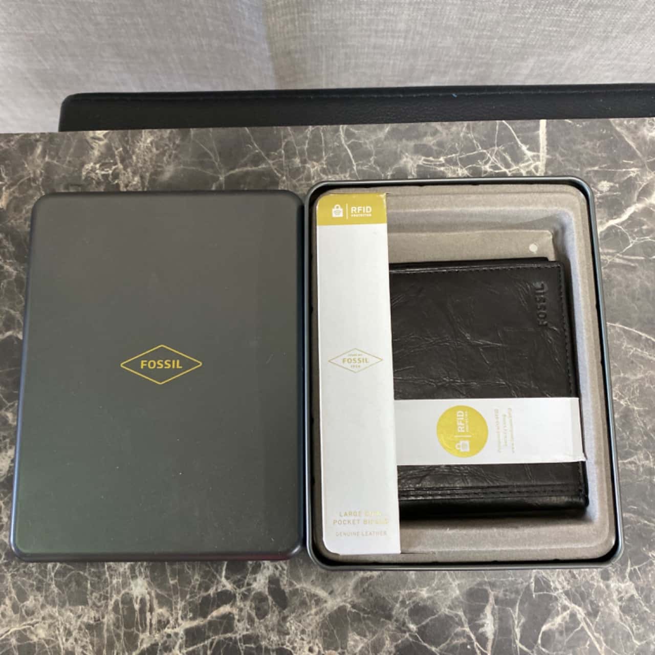 Fossil Mens large Coin Pocket Bifold Black(s)