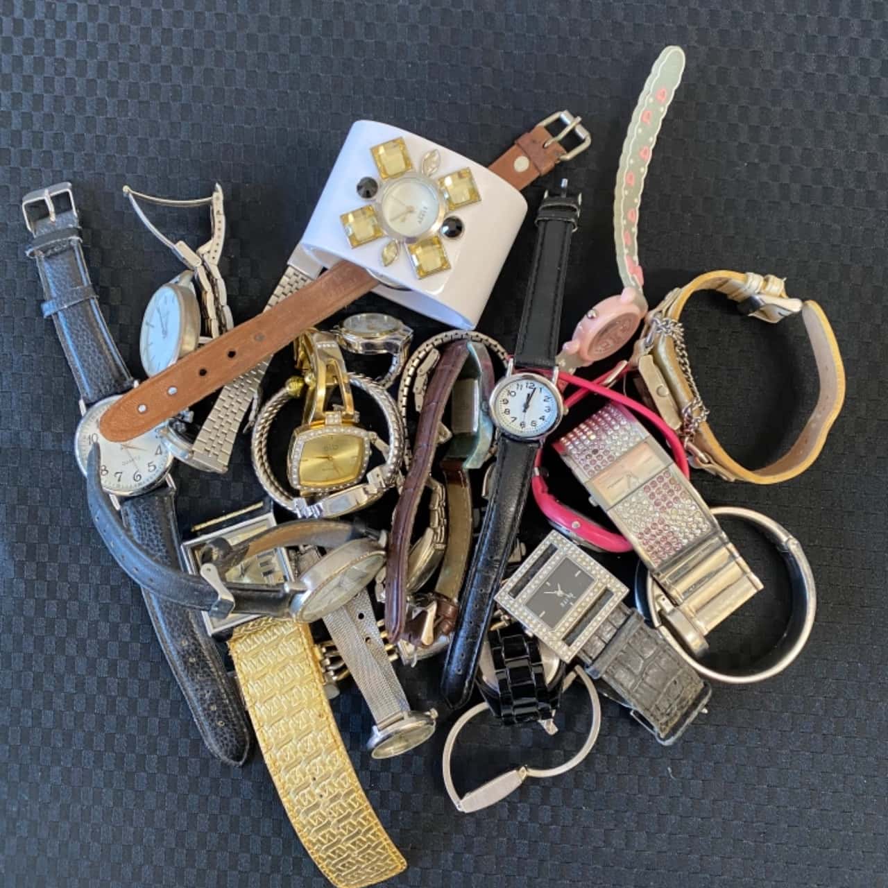 1 KG Bag Of Broken & Untested Assorted Watches (s)