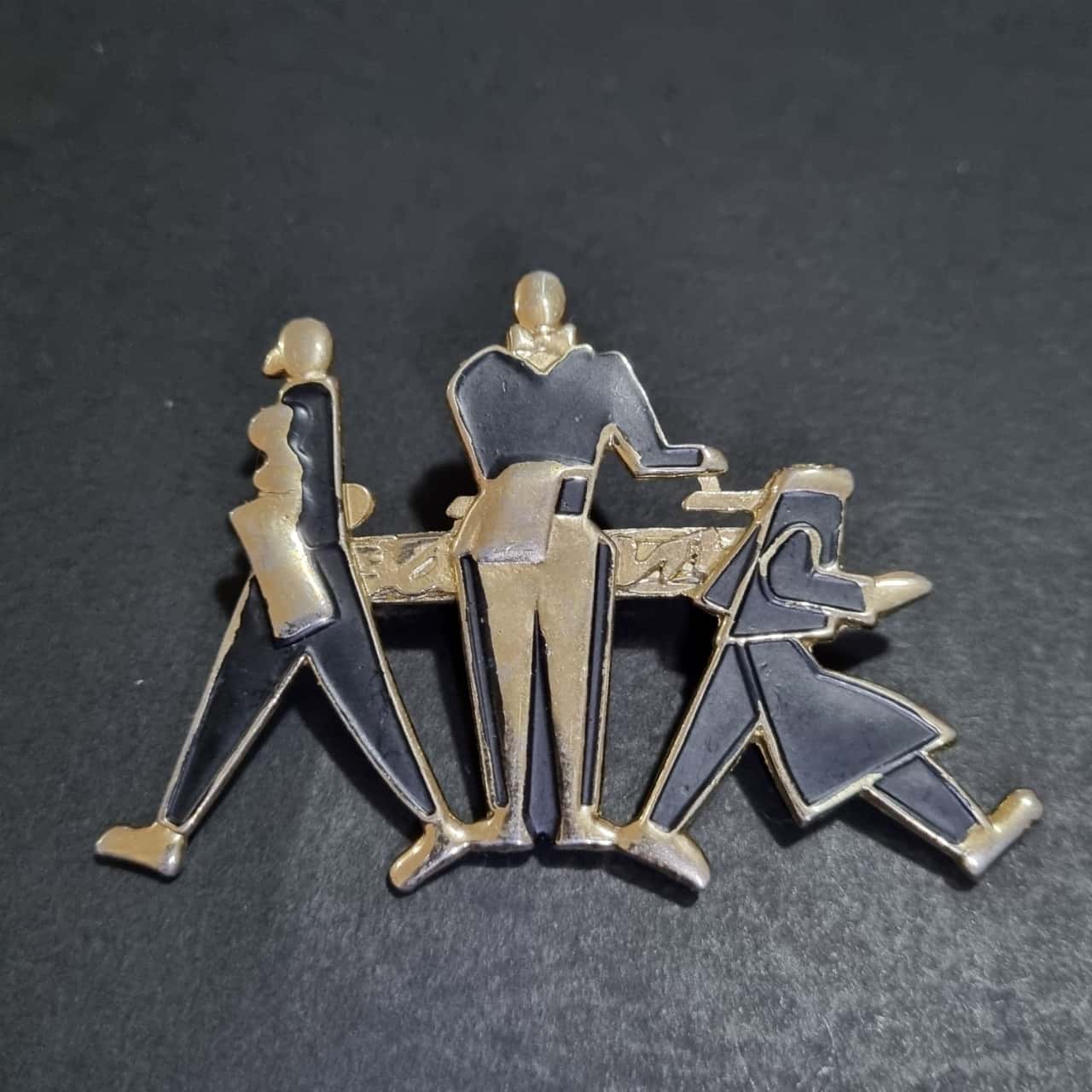 REDUCED! Womens Large retro Brooch Black / Gold (s)