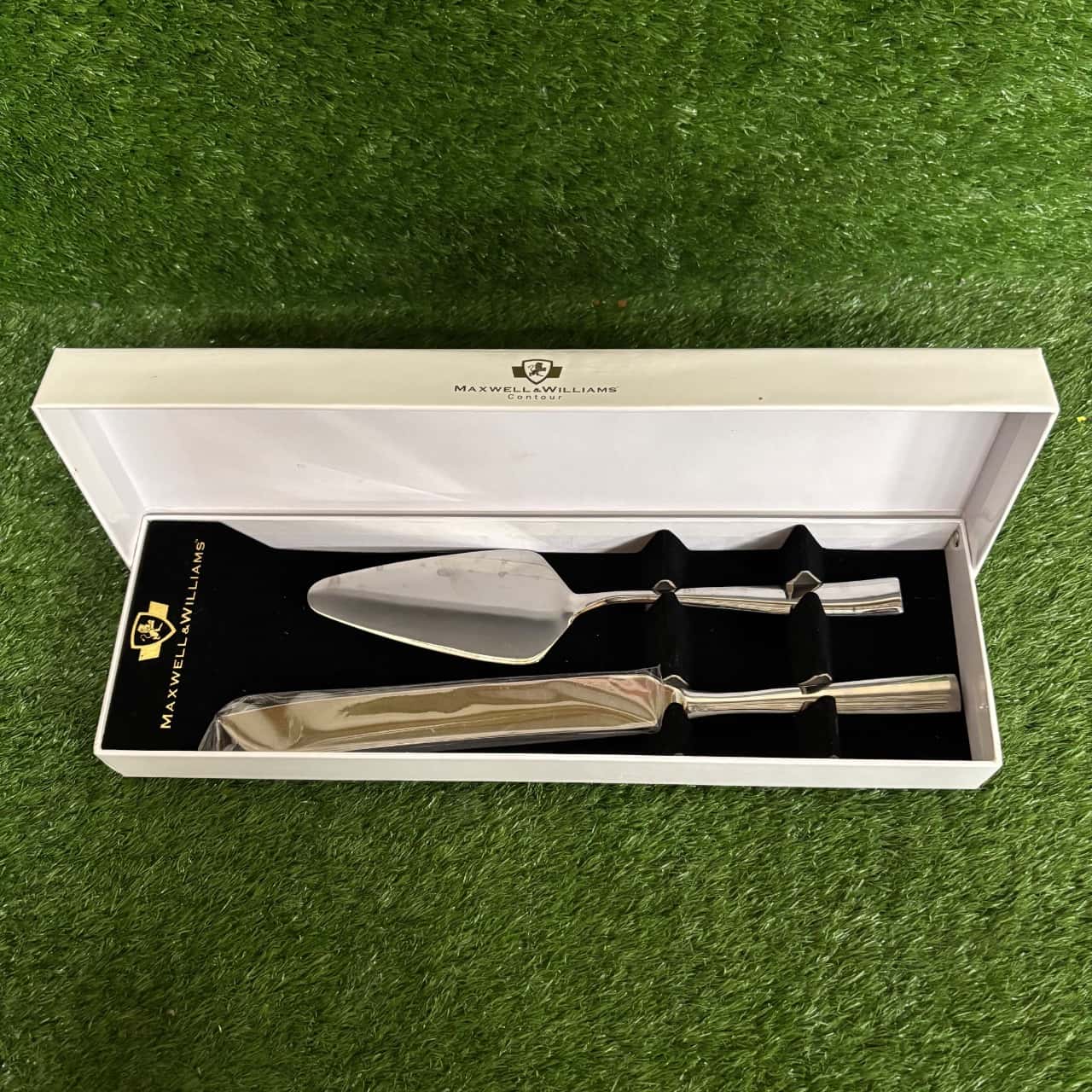 Maxwell & Williams Contour 2 Piece Cake Serving Set (New in Box)(s)
