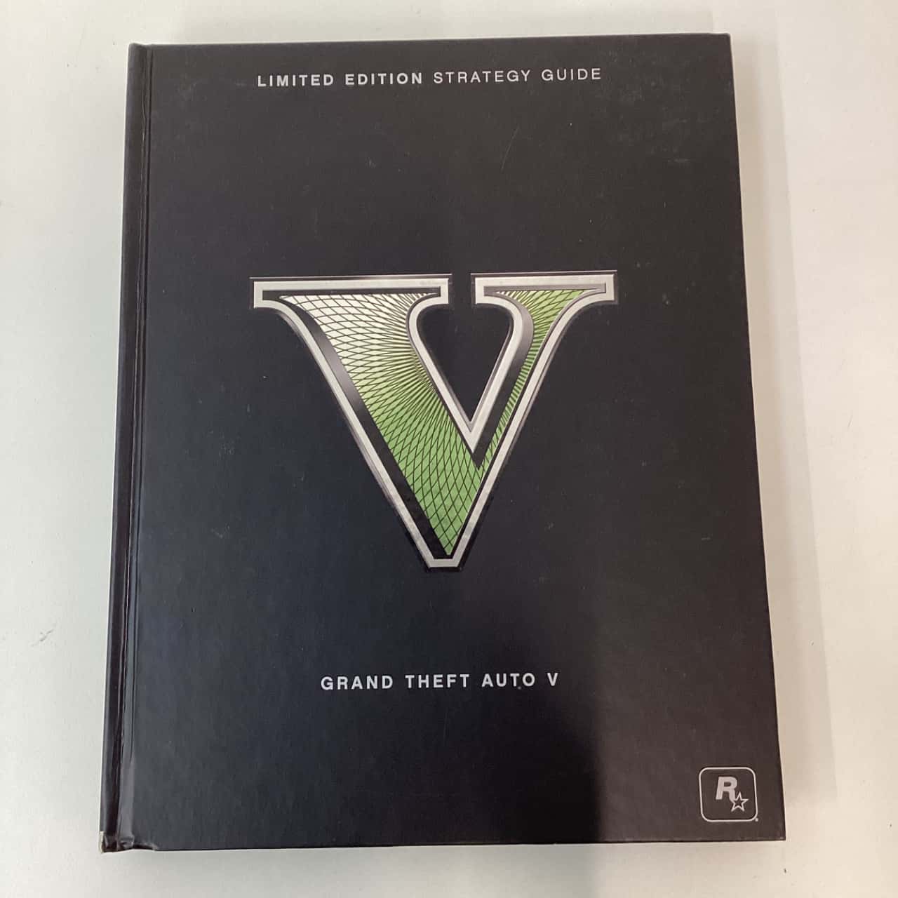 Grand Theft AutoV - Limited edition strategy guide hard cover (s)
